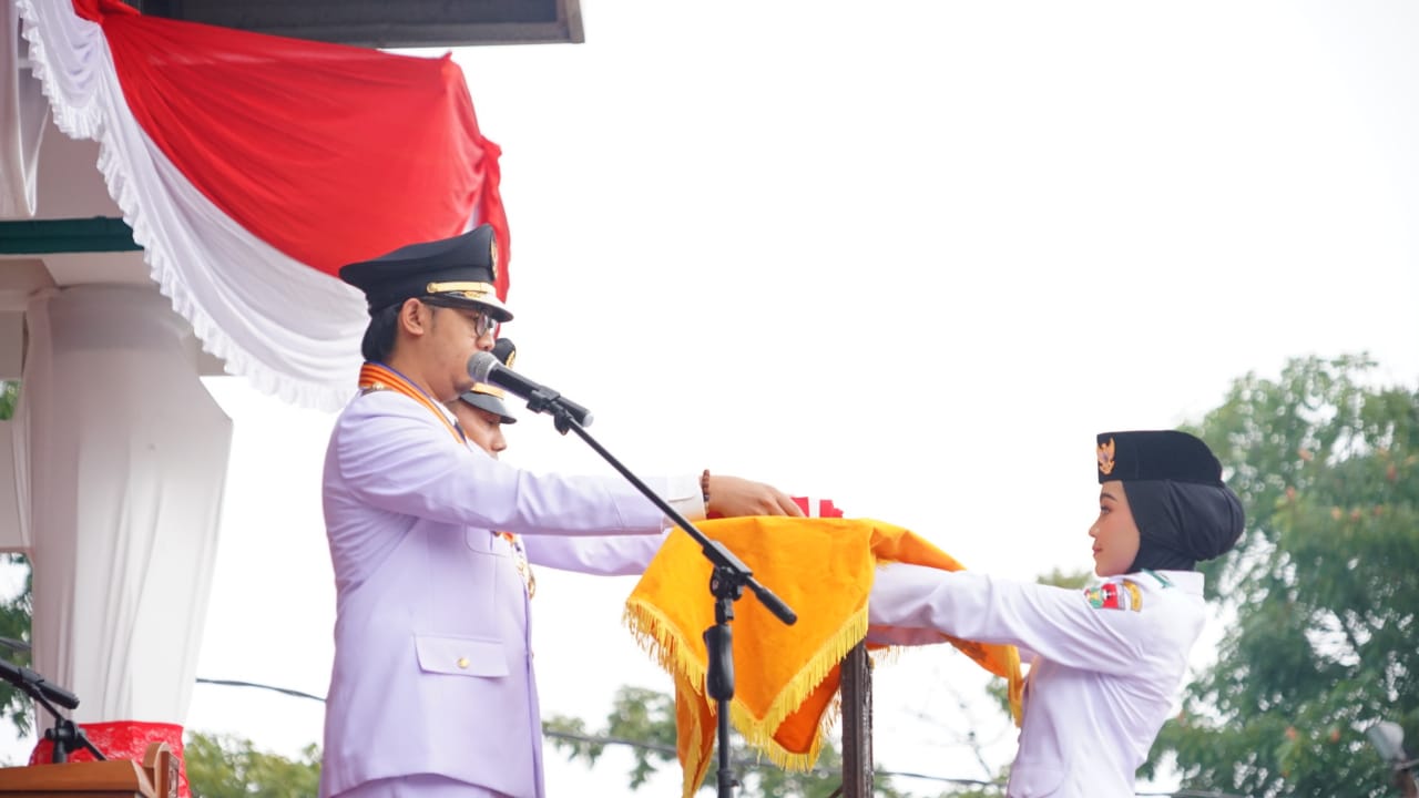 Pengibaran Bendera Pusaka Merah Putih di Bukittinggi Dalam Rangka HUT ke 78 RI